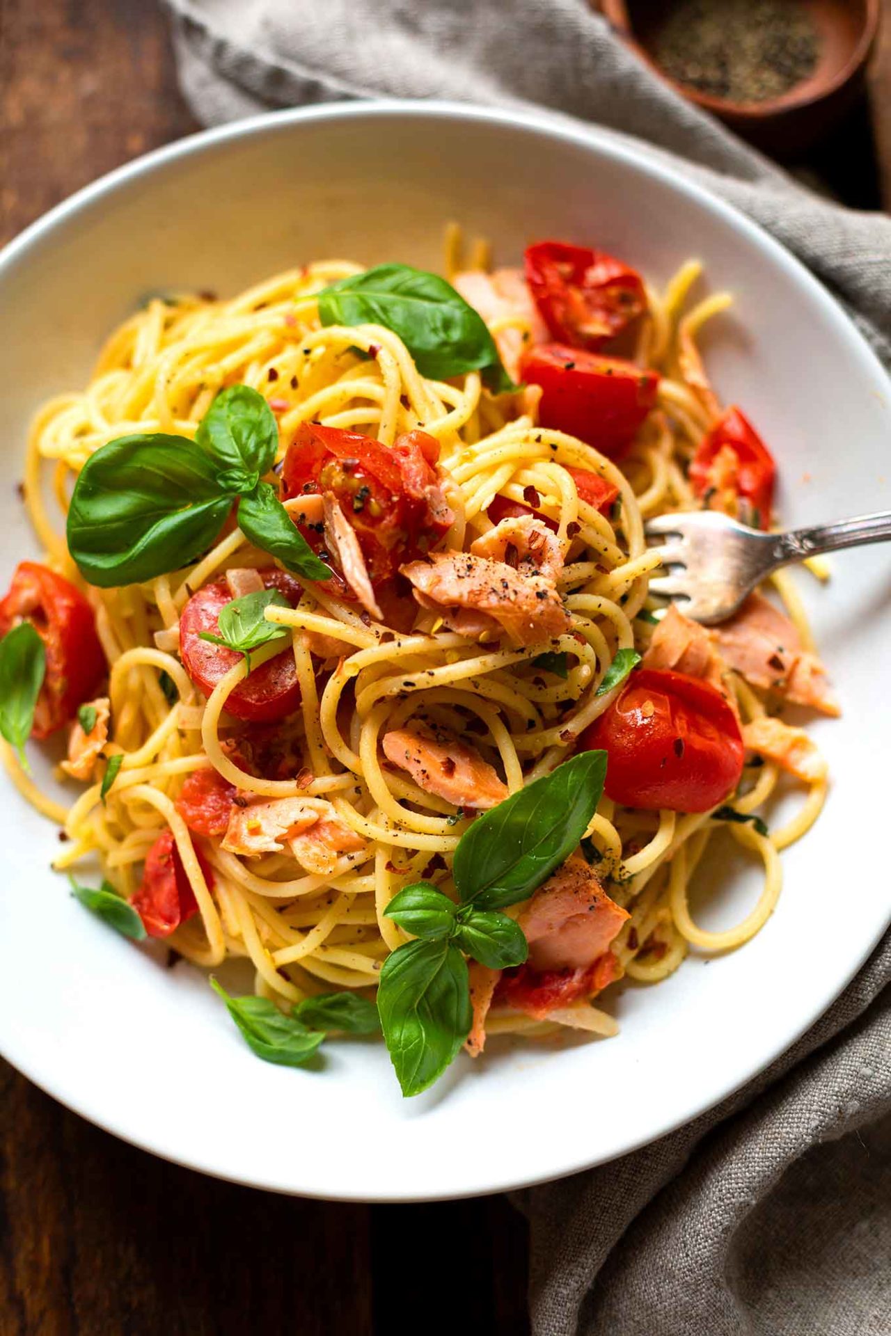 Pasta Mit Lachs Und Tomaten